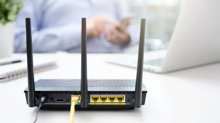 Why Your Internet Is Slow at Night (And the 10-Second Fix) | Technobezz