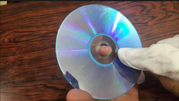 How To Fix A Scratched CD or DVD Disc | Technobezz